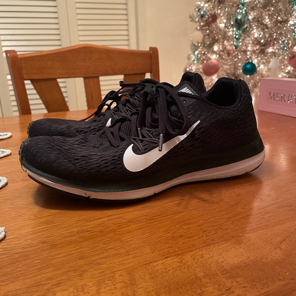 Nike Air Zoom Winflow 5 Running Shoes Size 9 - Gem